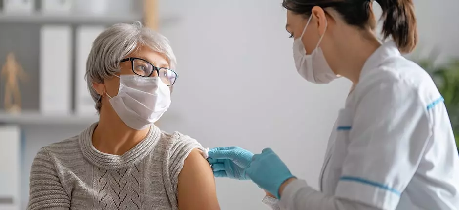 Covid -19: La importancia de vacunarse | Clínica UANDES Covid -19: La importancia de vacunarse | Clínica UANDES